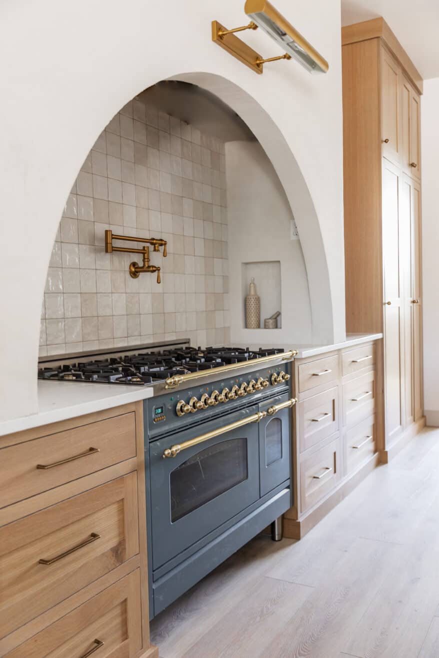 What Is A Luxury Modern Kitchen? | New Kitchen Design Trends in 2025 ...