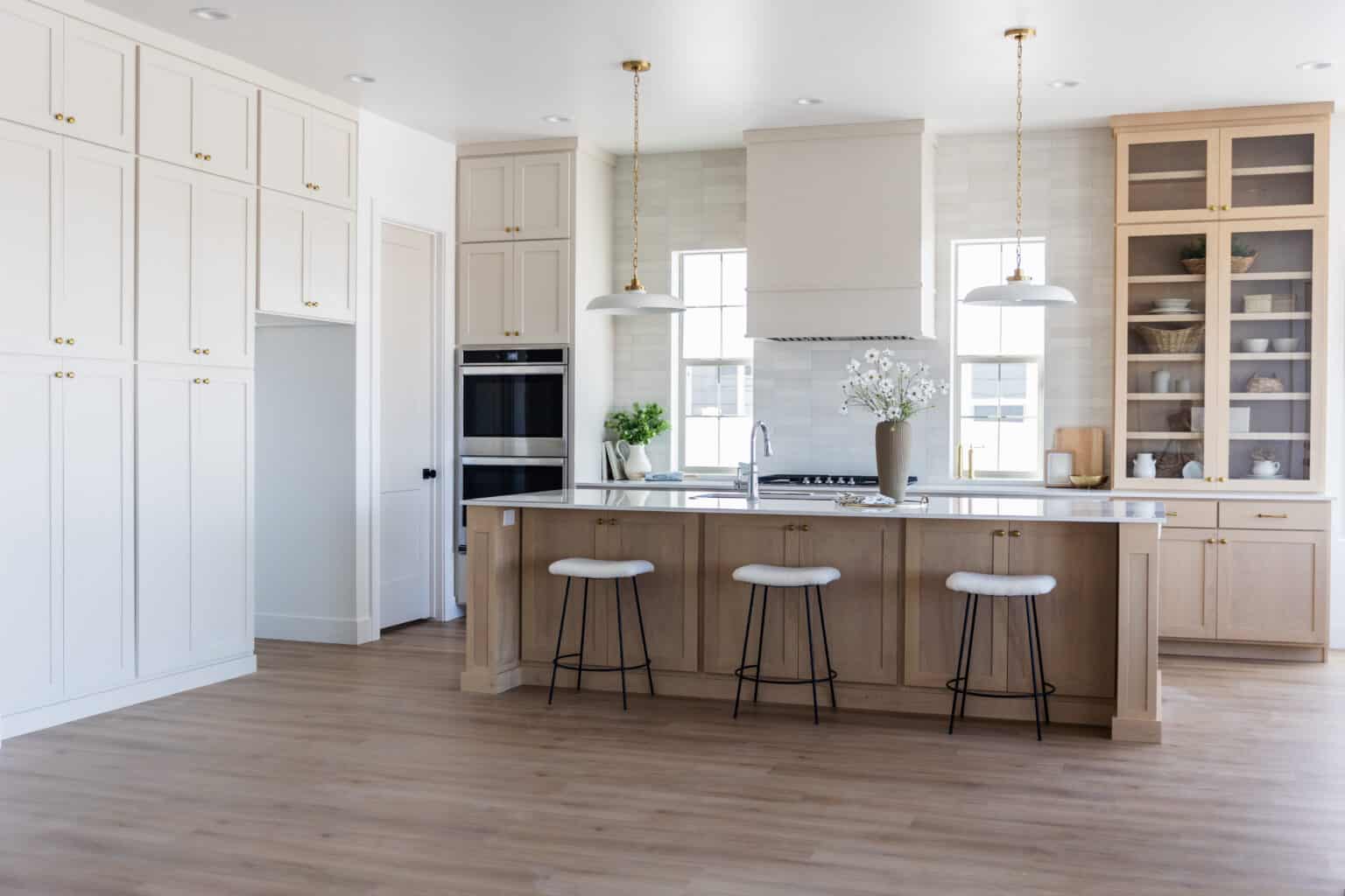 What Is A Luxury Modern Kitchen? | New Kitchen Design Trends in 2025 ...